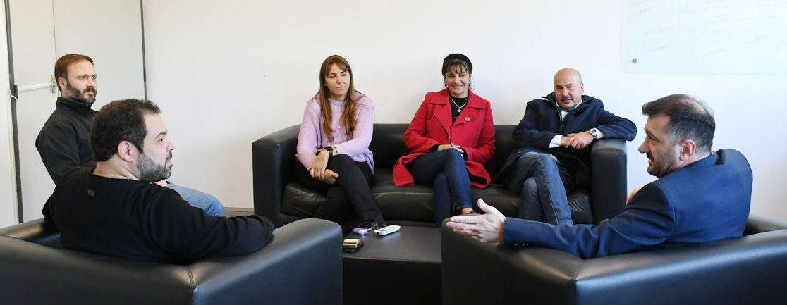 El Intendente Azcué recibió al senador Kueider quien le anunció el ...