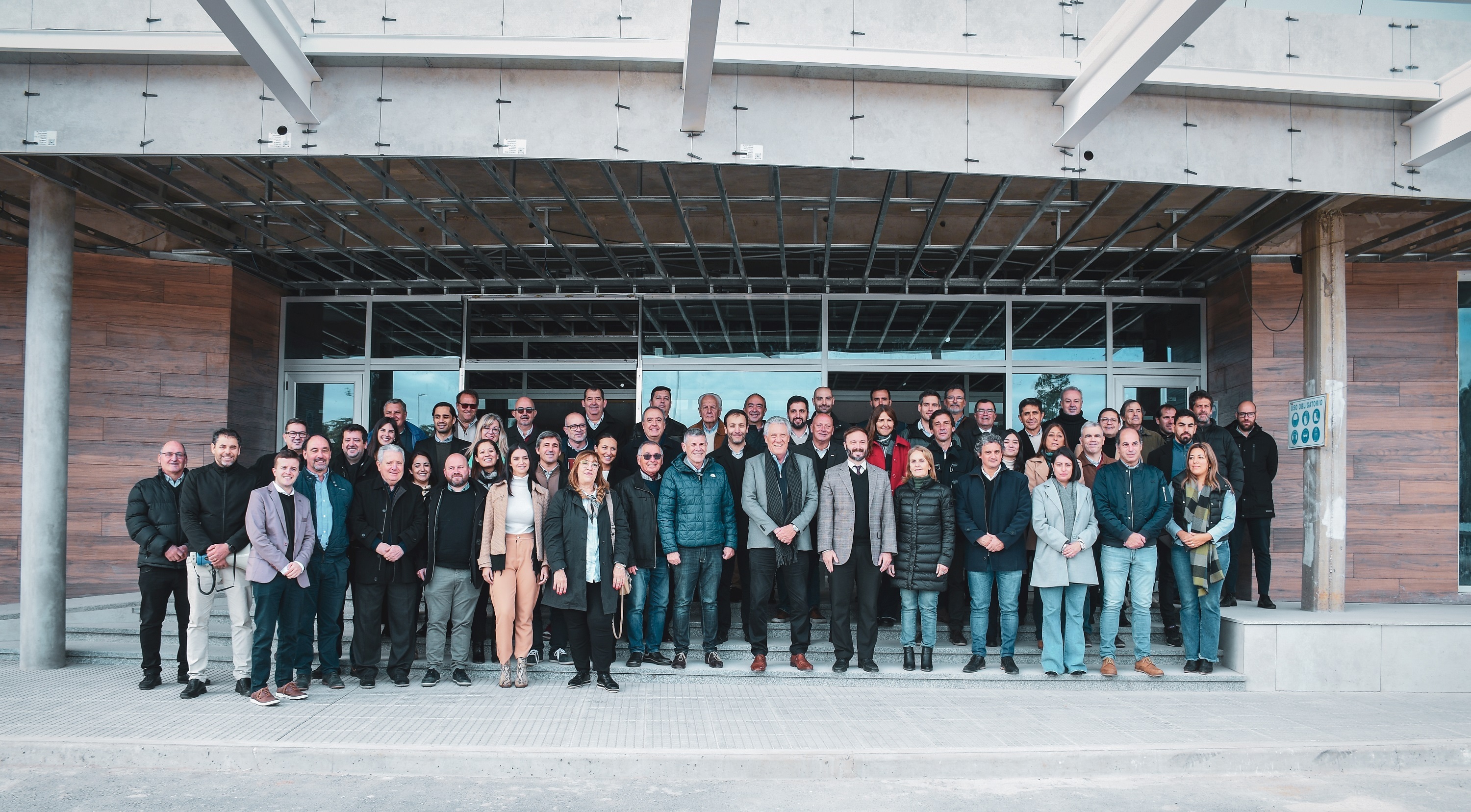 Azcué: "La obra del aeropuerto es muy importante para el desarrollo de ...