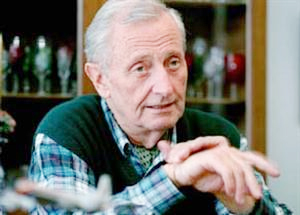 Primer vuelo de un argentino a las Islas Malvinas realizado por Miguel ...