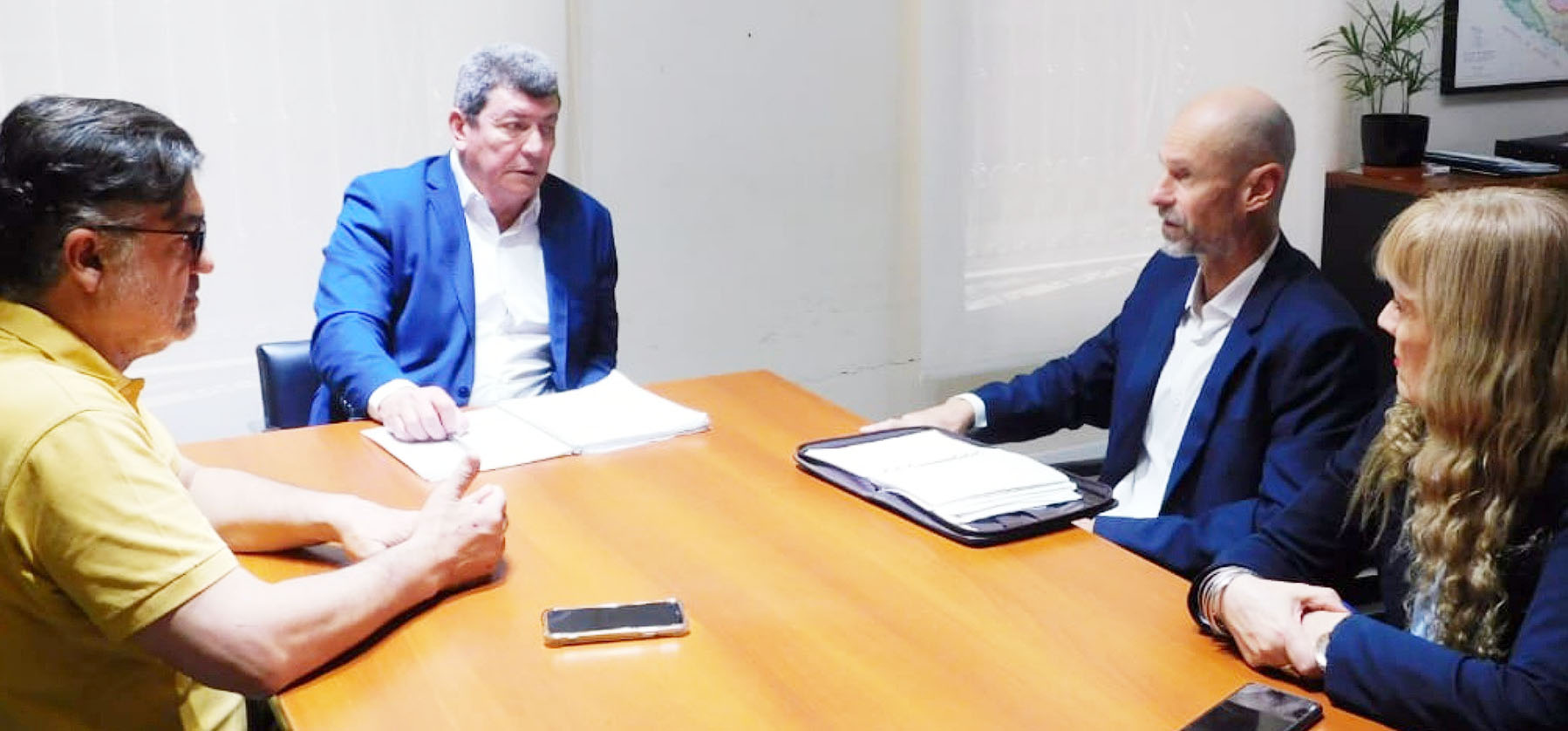 Autoridades del IAPV se reunieron con los intendentes de Gilbert ...