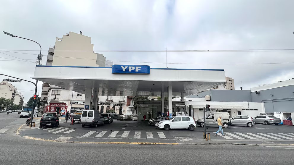 YPF aumentó levemente los precios de los combustibles luego de una medida del Gobierno – El Heraldo
