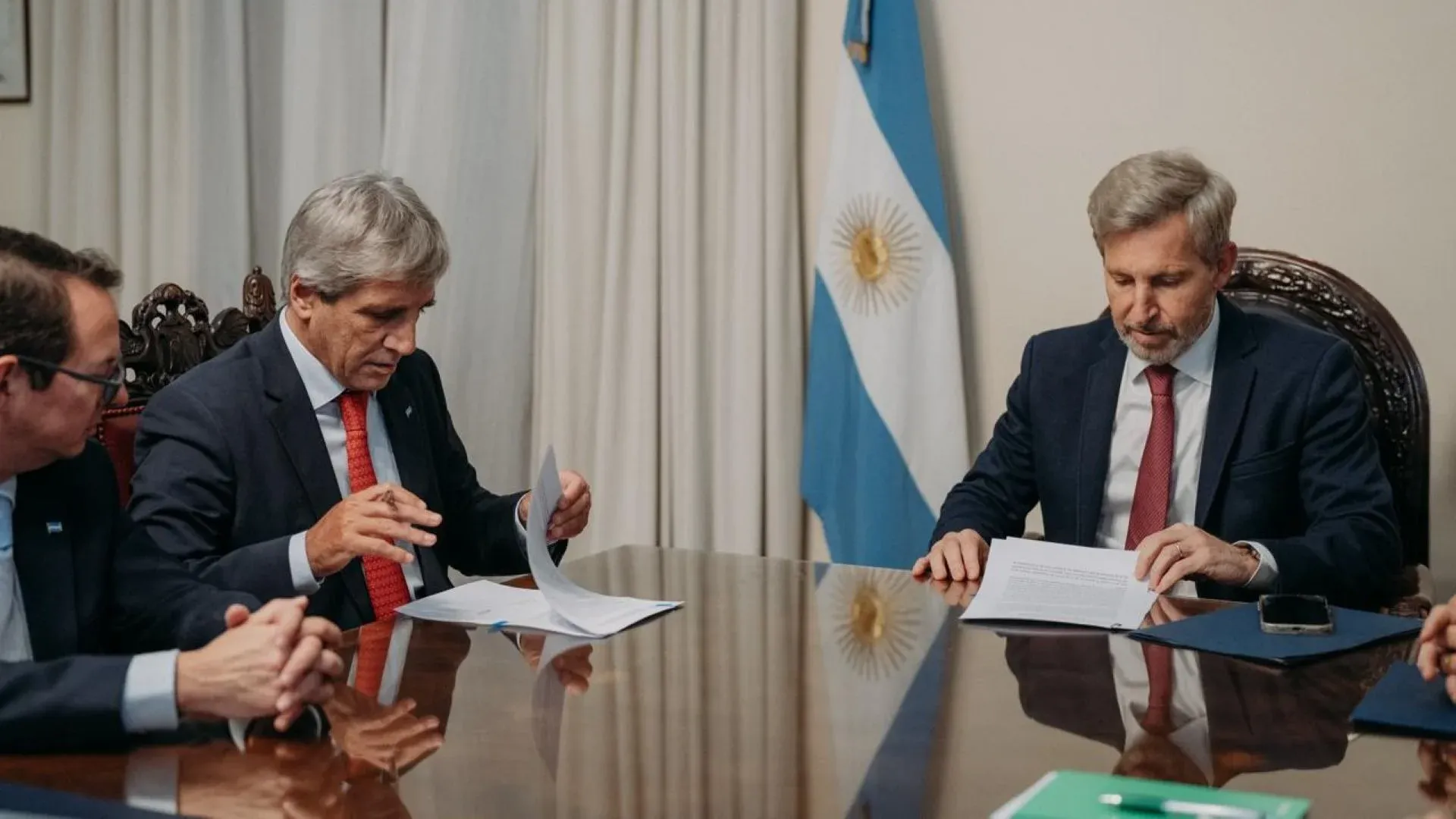 Frigerio firmó un convenio con Nación que reconoce deudas a favor de ...